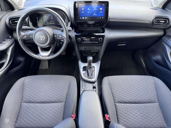 Серый Тойота Yaris Cross 2025 в Вильнюс, объемом двигателя 1.50 л и пробегом 57 тыс. км за 21500 €, фото 5 на AUTOMOTO.COM.LV