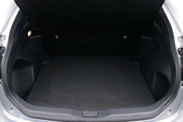 Grey Toyota Yaris Cross 2025 in Vilnius, with an engine capacity of 1.49 L and mileage of 16 thousand km for 26990 €, photo 11 on AUTOMOTO.COM.LV
