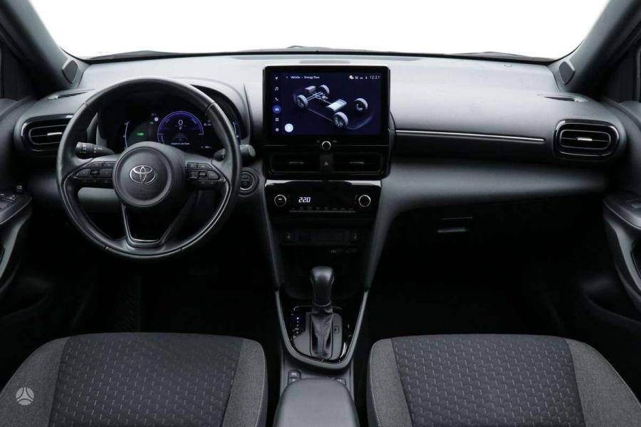 Grey Toyota Yaris Cross 2025 in Vilnius, with an engine capacity of 1.49 L and mileage of 27 thousand km for 26900 €, photo 8 on AUTOMOTO.COM.LV