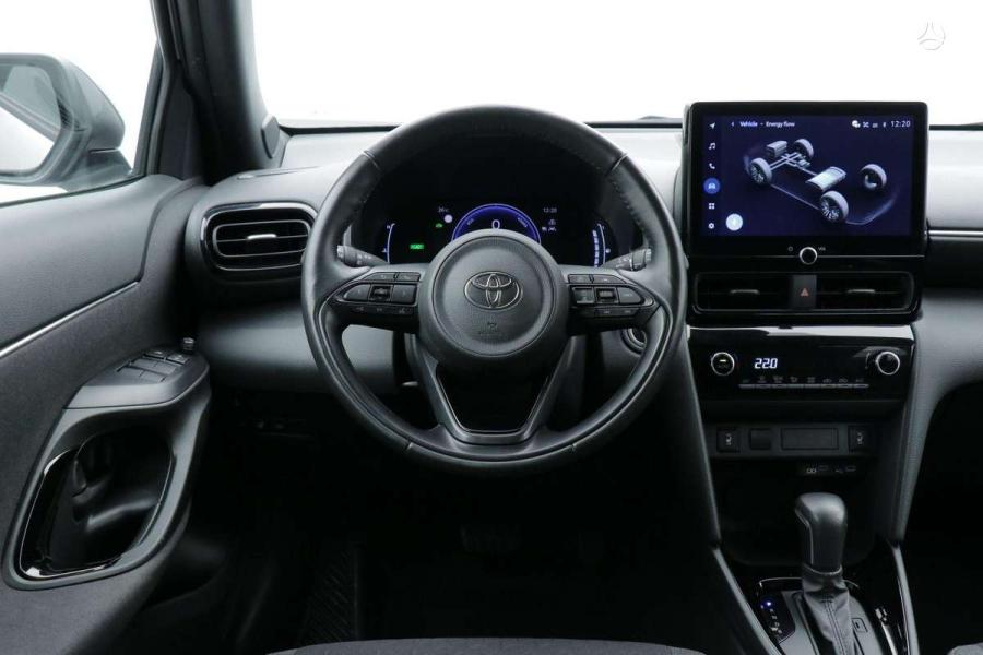Grey Toyota Yaris Cross 2025 in Vilnius, with an engine capacity of 1.49 L and mileage of 27 thousand km for 26900 €, photo 9 on AUTOMOTO.COM.LV