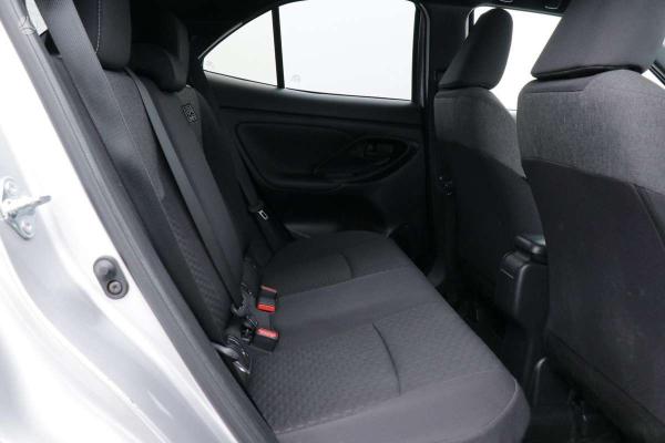 Toyota Yaris Cross 2025 in Vilnius on AUTOMOTO.COM.LV Grey Toyota Yaris Cross 2025 in Vilnius, with an engine capacity of 1.49 L and mileage of 27 thousand km for 26900 €, photo 11 on AUTOMOTO.COM.LV