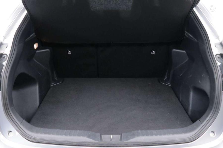 Grey Toyota Yaris Cross 2025 in Vilnius, with an engine capacity of 1.49 L and mileage of 27 thousand km for 26900 €, photo 12 on AUTOMOTO.COM.LV