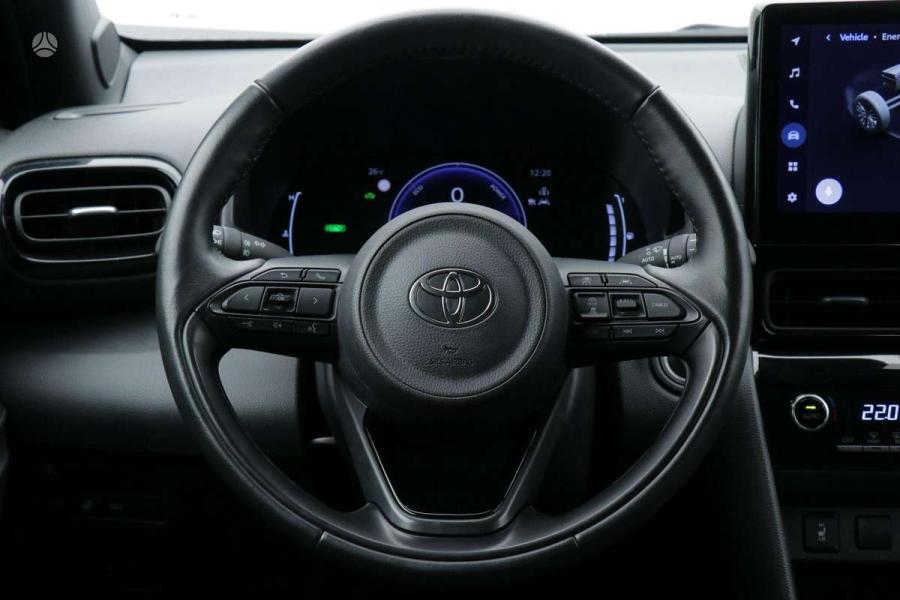 Grey Toyota Yaris Cross 2025 in Vilnius, with an engine capacity of 1.49 L and mileage of 27 thousand km for 26900 €, photo 14 on AUTOMOTO.COM.LV