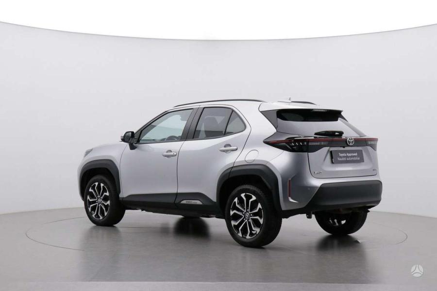 Grey Toyota Yaris Cross 2025 in Vilnius, with an engine capacity of 1.49 L and mileage of 27 thousand km for 26900 €, photo 19 on AUTOMOTO.COM.LV