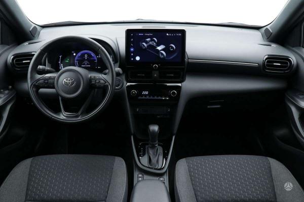 Grey Toyota Yaris Cross 2025 in Vilnius, with an engine capacity of 1.49 L and mileage of 15 thousand km for 25990 €, photo 8 on AUTOMOTO.COM.LV