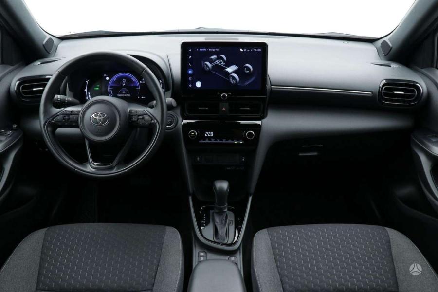 Grey Toyota Yaris Cross 2025 in Vilnius, with an engine capacity of 1.49 L and mileage of 15 thousand km for 25990 €, photo 8 on AUTOMOTO.COM.LV