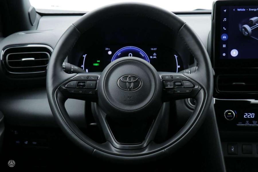 Grey Toyota Yaris Cross 2025 in Vilnius, with an engine capacity of 1.49 L and mileage of 15 thousand km for 25990 €, photo 14 on AUTOMOTO.COM.LV