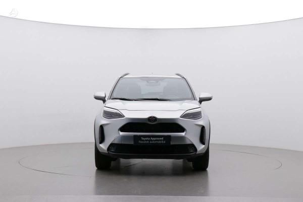 Grey Toyota Yaris Cross 2025 in Vilnius, with an engine capacity of 1.49 L and mileage of 17 thousand km for 25900 €, photo 7 on AUTOMOTO.COM.LV