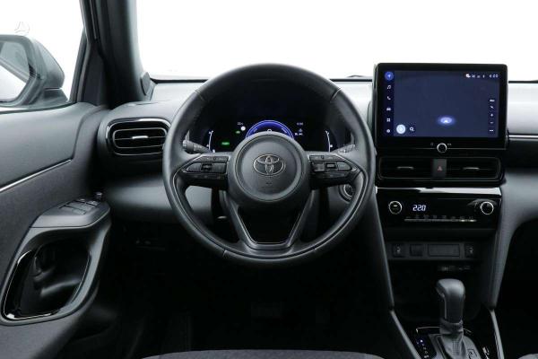 Grey Toyota Yaris Cross 2025 in Vilnius, with an engine capacity of 1.49 L and mileage of 17 thousand km for 25900 €, photo 9 on AUTOMOTO.COM.LV