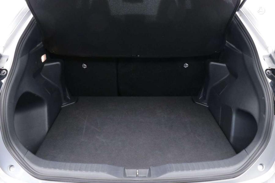 Grey Toyota Yaris Cross 2025 in Vilnius, with an engine capacity of 1.49 L and mileage of 17 thousand km for 25900 €, photo 12 on AUTOMOTO.COM.LV