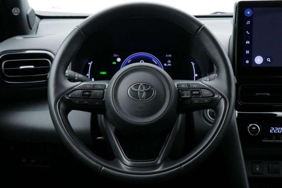 Grey Toyota Yaris Cross 2025 in Vilnius, with an engine capacity of 1.49 L and mileage of 17 thousand km for 25900 €, photo 14 on AUTOMOTO.COM.LV
