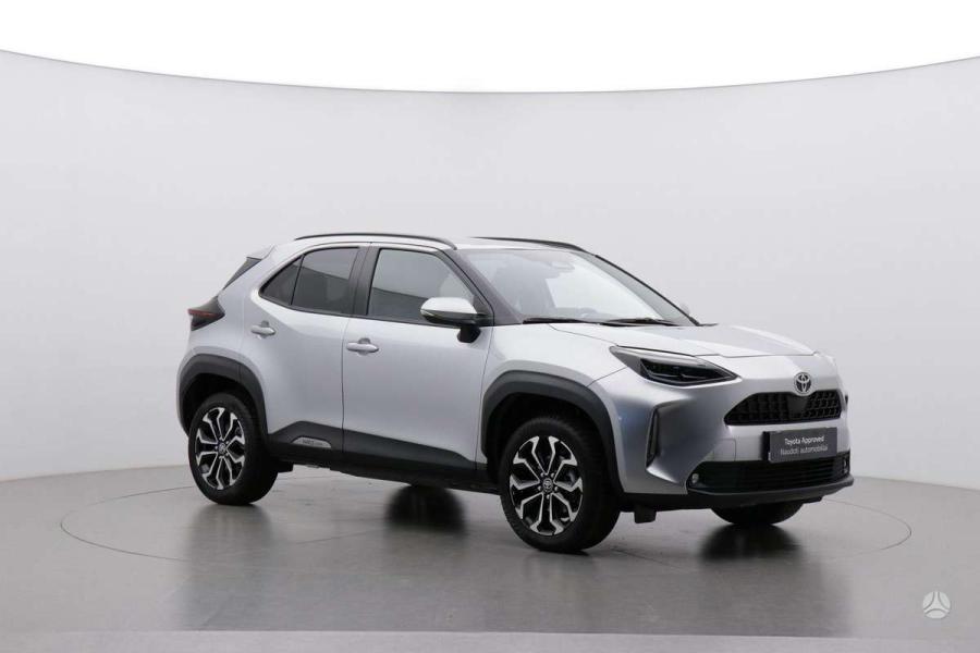 Grey Toyota Yaris Cross 2025 in Vilnius, with an engine capacity of 1.49 L and mileage of 17 thousand km for 25900 €, photo 20 on AUTOMOTO.COM.LV