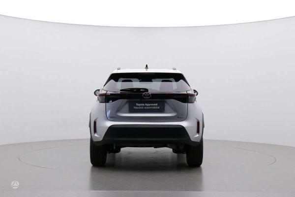 Grey Toyota Yaris Cross 2025 in Vilnius, with an engine capacity of 1.49 L and mileage of 17 thousand km for 25900 €, photo 6 on AUTOMOTO.COM.LV
