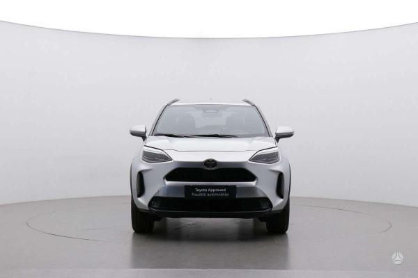 Grey Toyota Yaris Cross 2025 in Vilnius, with an engine capacity of 1.49 L and mileage of 17 thousand km for 25900 €, photo 7 on AUTOMOTO.COM.LV