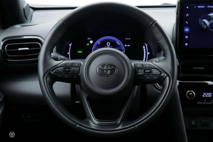 Grey Toyota Yaris Cross 2025 in Vilnius, with an engine capacity of 1.49 L and mileage of 17 thousand km for 25900 €, photo 14 on AUTOMOTO.COM.LV