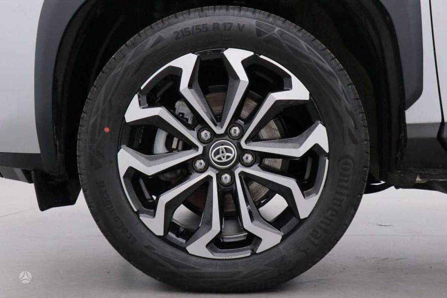 Grey Toyota Yaris Cross 2025 in Vilnius, with an engine capacity of 1.49 L and mileage of 17 thousand km for 25900 €, photo 17 on AUTOMOTO.COM.LV