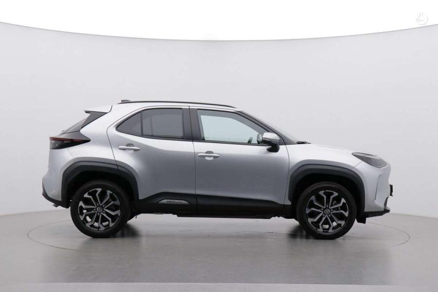 Grey Toyota Yaris Cross 2025 in Vilnius, with an engine capacity of 1.49 L and mileage of 17 thousand km for 25900 €, photo 18 on AUTOMOTO.COM.LV