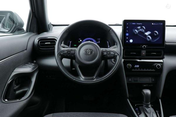 Grey Toyota Yaris Cross 2025 in Vilnius, with an engine capacity of 1.49 L and mileage of 24 thousand km for 25990 €, photo 9 on AUTOMOTO.COM.LV