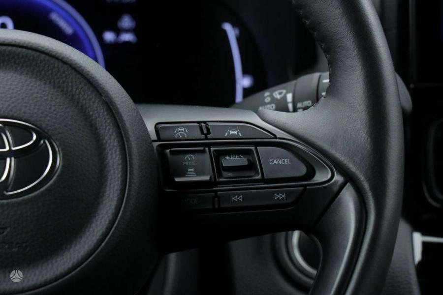 Серый Тойота Yaris Cross 2025 в Вильнюс, объемом двигателя 1.49 л и пробегом 24 тыс. км за 25990 €, фото 27 на AUTOMOTO.COM.LV