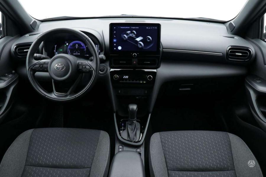 Серый Тойота Yaris Cross 2025 в Вильнюс, объемом двигателя 1.49 л и пробегом 26 тыс. км за 26990 €, фото 7 на AUTOMOTO.COM.LV