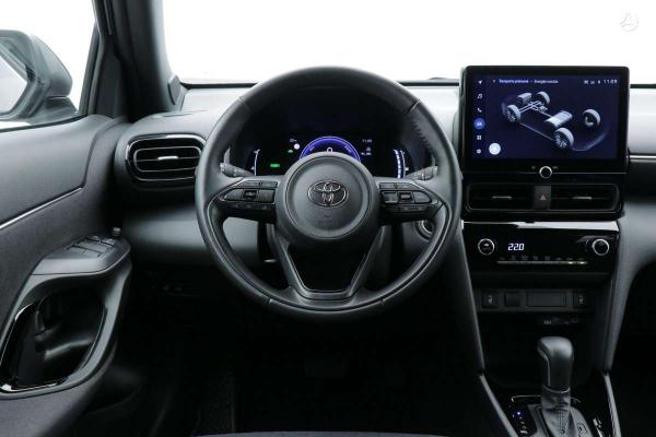 Grey Toyota Yaris Cross 2025 in Vilnius, with an engine capacity of 1.49 L and mileage of 26 thousand km for 26990 €, photo 8 on AUTOMOTO.COM.LV