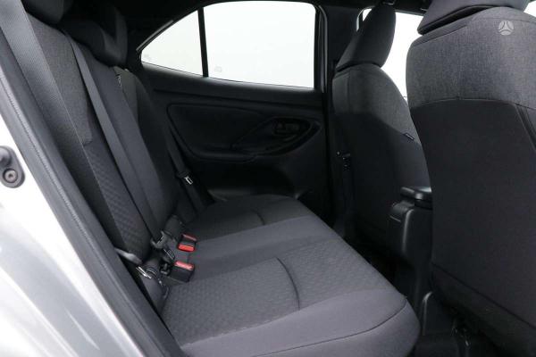 Grey Toyota Yaris Cross 2025 in Vilnius, with an engine capacity of 1.49 L and mileage of 26 thousand km for 26990 €, photo 10 on AUTOMOTO.COM.LV