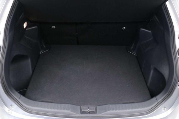 Grey Toyota Yaris Cross 2025 in Vilnius, with an engine capacity of 1.49 L and mileage of 26 thousand km for 26990 €, photo 11 on AUTOMOTO.COM.LV