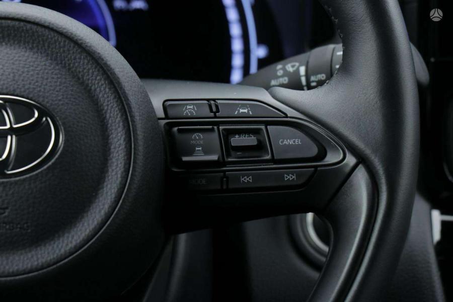 Серый Тойота Yaris Cross 2025 в Вильнюс, объемом двигателя 1.49 л и пробегом 26 тыс. км за 26990 €, фото 26 на AUTOMOTO.COM.LV