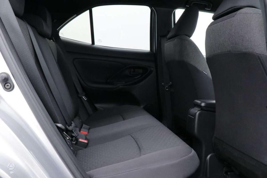 Pelēks Toyota Yaris Cross 2025 Viļņa, ar dzinēja tilpumu 1.49 L un nobraukumu 20 tūkst. km par 25900 €, foto 11 vietnē AUTOMOTO.COM.LV