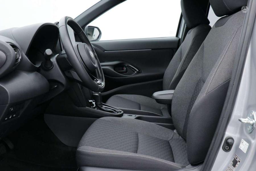 Pelēks Toyota Yaris Cross 2025 Viļņa, ar dzinēja tilpumu 1.49 L un nobraukumu 20 tūkst. km par 25900 €, foto 13 vietnē AUTOMOTO.COM.LV