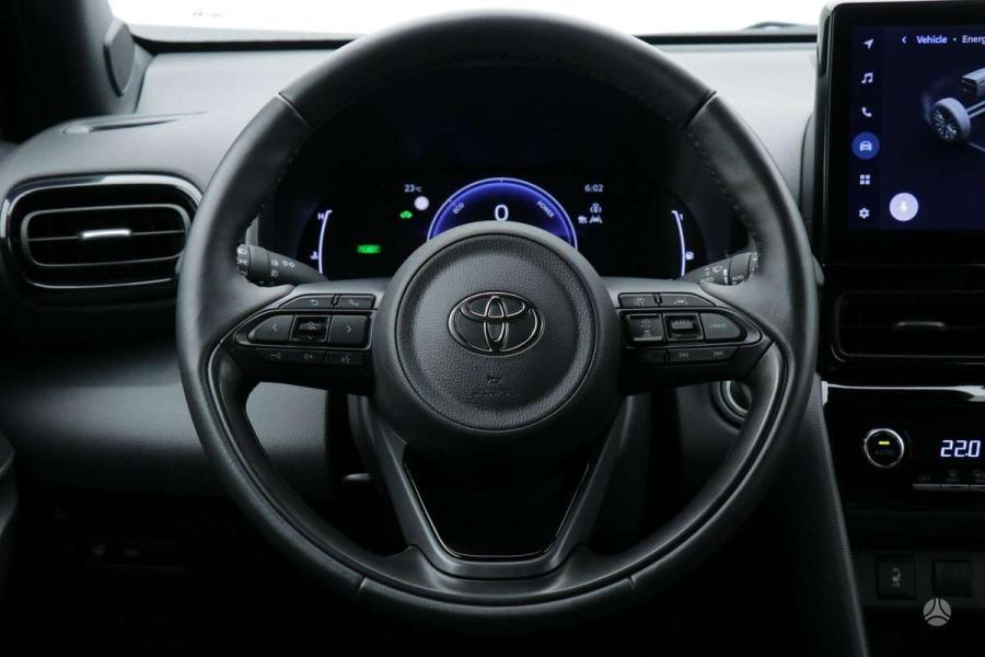 Pelēks Toyota Yaris Cross 2025 Viļņa, ar dzinēja tilpumu 1.49 L un nobraukumu 20 tūkst. km par 25900 €, foto 14 vietnē AUTOMOTO.COM.LV