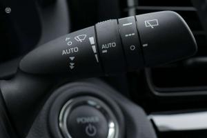 Pelēks Toyota Yaris Cross 2025 Viļņa, ar dzinēja tilpumu 1.49 L un nobraukumu 20 tūkst. km par 25900 €, foto 25 vietnē AUTOMOTO.COM.LV
