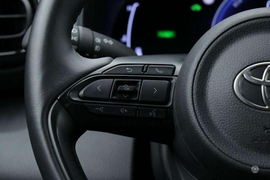 Pelēks Toyota Yaris Cross 2025 Viļņa, ar dzinēja tilpumu 1.49 L un nobraukumu 20 tūkst. km par 25900 €, foto 26 vietnē AUTOMOTO.COM.LV