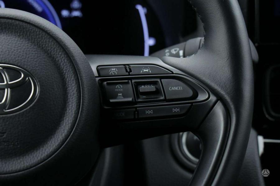 Pelēks Toyota Yaris Cross 2025 Viļņa, ar dzinēja tilpumu 1.49 L un nobraukumu 20 tūkst. km par 25900 €, foto 27 vietnē AUTOMOTO.COM.LV
