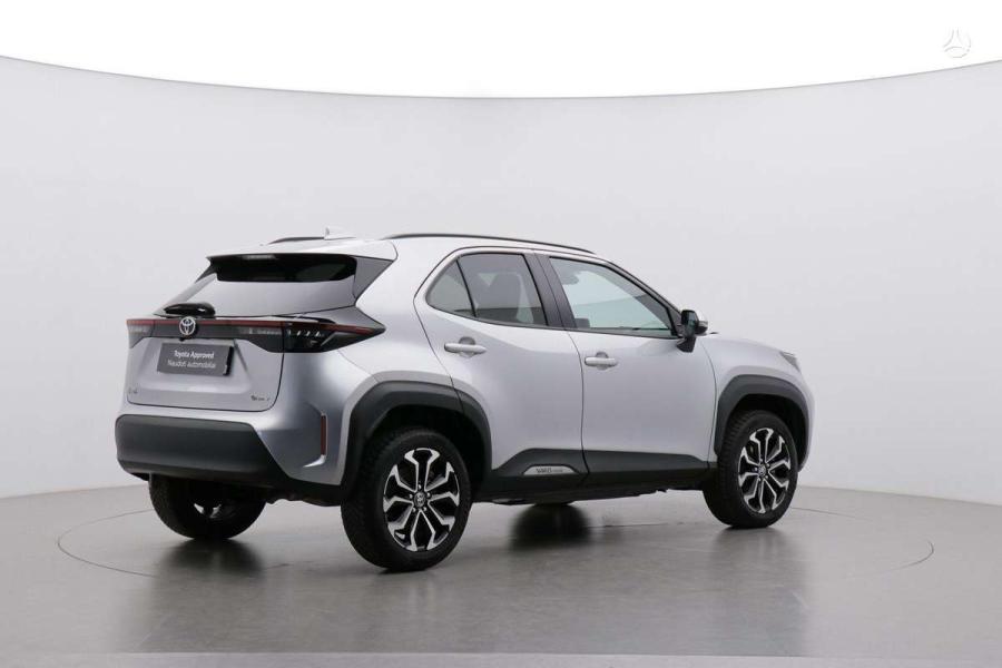 Pelēks Toyota Yaris Cross 2025 Viļņa, ar dzinēja tilpumu 1.49 L un nobraukumu 22 tūkst. km par 26990 €, foto 4 vietnē AUTOMOTO.COM.LV