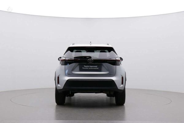 Grey Toyota Yaris Cross 2025 in Vilnius, with an engine capacity of 1.49 L and mileage of 22 thousand km for 26990 €, photo 6 on AUTOMOTO.COM.LV