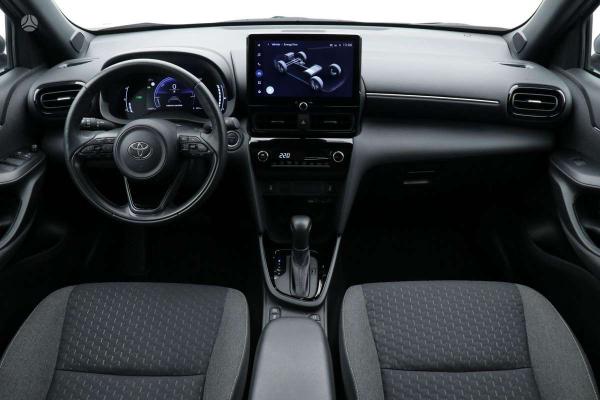 Grey Toyota Yaris Cross 2025 in Vilnius, with an engine capacity of 1.49 L and mileage of 22 thousand km for 26990 €, photo 8 on AUTOMOTO.COM.LV