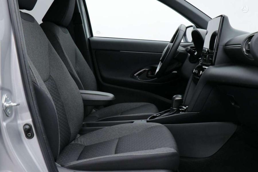 Pelēks Toyota Yaris Cross 2025 Viļņa, ar dzinēja tilpumu 1.49 L un nobraukumu 22 tūkst. km par 26990 €, foto 10 vietnē AUTOMOTO.COM.LV