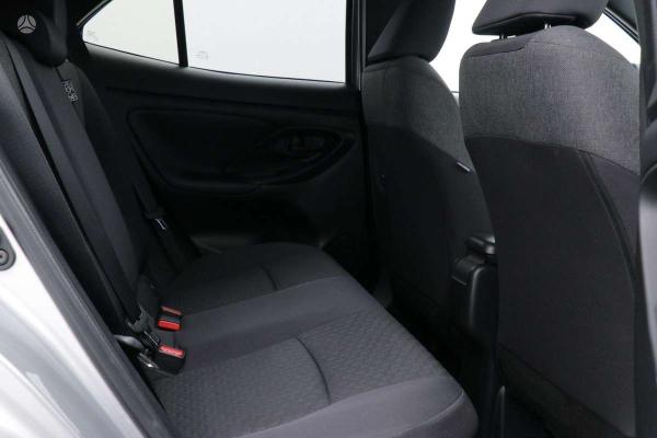 Grey Toyota Yaris Cross 2025 in Vilnius, with an engine capacity of 1.49 L and mileage of 22 thousand km for 26990 €, photo 11 on AUTOMOTO.COM.LV
