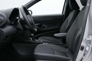 Pelēks Toyota Yaris Cross 2025 Viļņa, ar dzinēja tilpumu 1.49 L un nobraukumu 22 tūkst. km par 26990 €, foto 13 vietnē AUTOMOTO.COM.LV