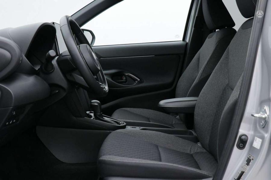 Pelēks Toyota Yaris Cross 2025 Viļņa, ar dzinēja tilpumu 1.49 L un nobraukumu 22 tūkst. km par 26990 €, foto 13 vietnē AUTOMOTO.COM.LV