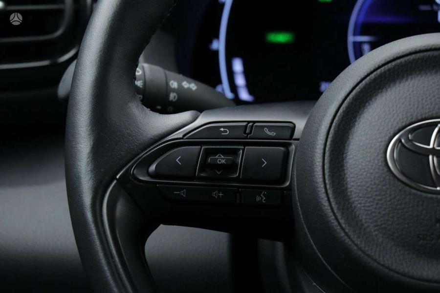 Pelēks Toyota Yaris Cross 2025 Viļņa, ar dzinēja tilpumu 1.49 L un nobraukumu 22 tūkst. km par 26990 €, foto 26 vietnē AUTOMOTO.COM.LV