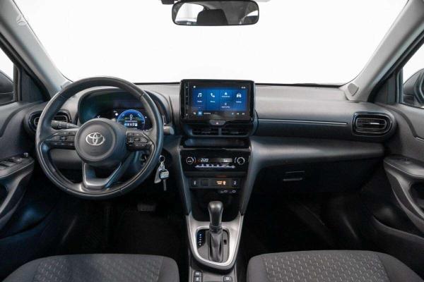 Grey Toyota Yaris Cross 2025 in Vilnius, with an engine capacity of 1.50 L and mileage of 32 thousand km for 23900 €, photo 9 on AUTOMOTO.COM.LV