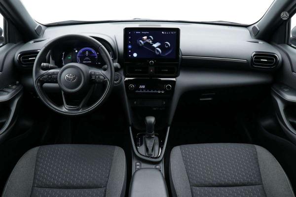 Grey Toyota Yaris Cross 2025 in Vilnius, with an engine capacity of 1.49 L and mileage of 19 thousand km for 25900 €, photo 8 on AUTOMOTO.COM.LV