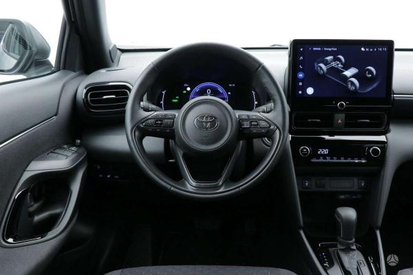 Grey Toyota Yaris Cross 2025 in Vilnius, with an engine capacity of 1.49 L and mileage of 19 thousand km for 25900 €, photo 9 on AUTOMOTO.COM.LV