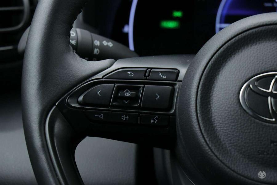 Pelēks Toyota Yaris Cross 2025 Viļņa, ar dzinēja tilpumu 1.49 L un nobraukumu 19 tūkst. km par 25900 €, foto 26 vietnē AUTOMOTO.COM.LV