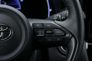 Pelēks Toyota Yaris Cross 2025 Viļņa, ar dzinēja tilpumu 1.49 L un nobraukumu 19 tūkst. km par 25900 €, foto 27 vietnē AUTOMOTO.COM.LV