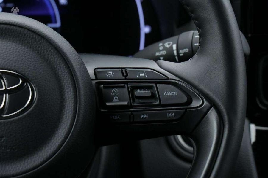 Pelēks Toyota Yaris Cross 2025 Viļņa, ar dzinēja tilpumu 1.49 L un nobraukumu 19 tūkst. km par 25900 €, foto 27 vietnē AUTOMOTO.COM.LV