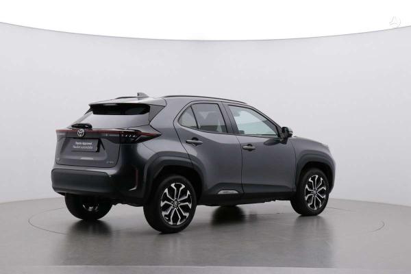 Pelēks Toyota Yaris Cross 2025 Viļņa, ar dzinēja tilpumu 1.49 L un nobraukumu 25 tūkst. km par 26900 €, foto 4 vietnē AUTOMOTO.COM.LV