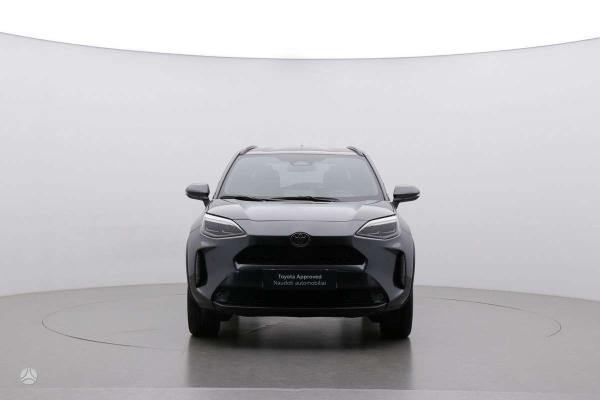 Pelēks Toyota Yaris Cross 2025 Viļņa, ar dzinēja tilpumu 1.49 L un nobraukumu 25 tūkst. km par 26900 €, foto 7 vietnē AUTOMOTO.COM.LV